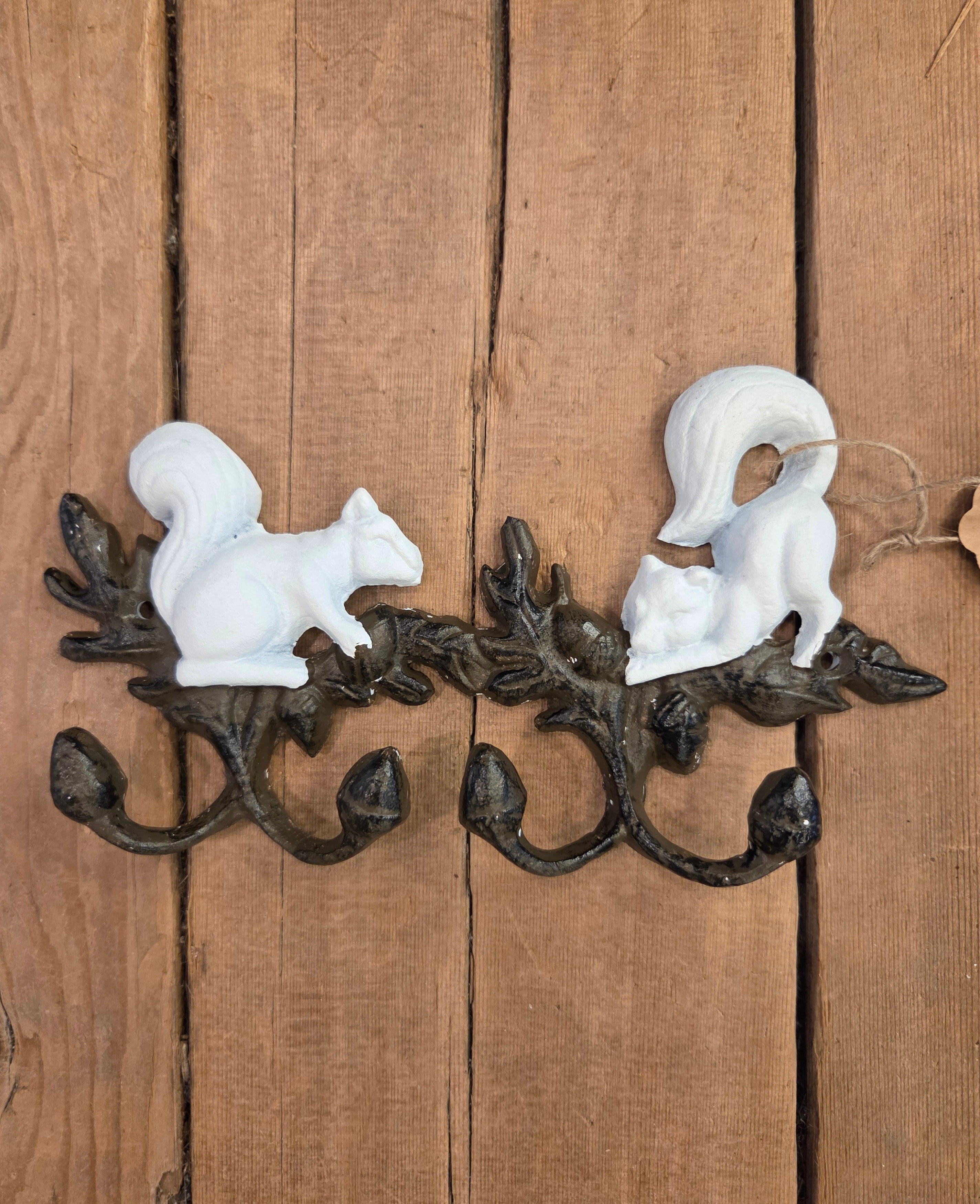 Cast Iron - Two Squirrels with 4 Acorn Hooks – White Squirrel Shoppe